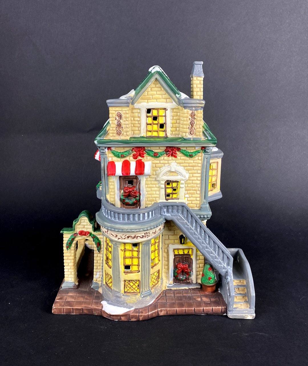 Santas Workbench London Links Townhouse Lighted Christmas Village House ...