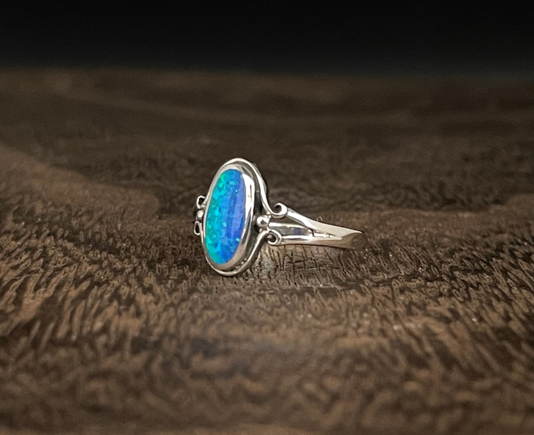 Blauer Opal Ring // 925 Sterling Silber // oxidiert // Größen 5 bis 10 ...