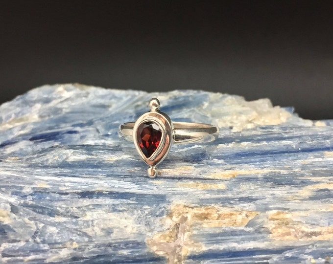 Garnet Silver Ring // 925 Sterling Silver // Teardrop Setting // Garnet ...