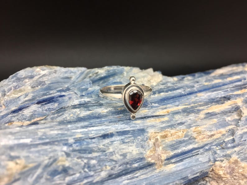 Garnet Silver Ring // 925 Sterling Silver // Teardrop Setting | Etsy