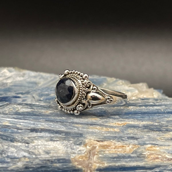 Antique Style Ring - Etsy
