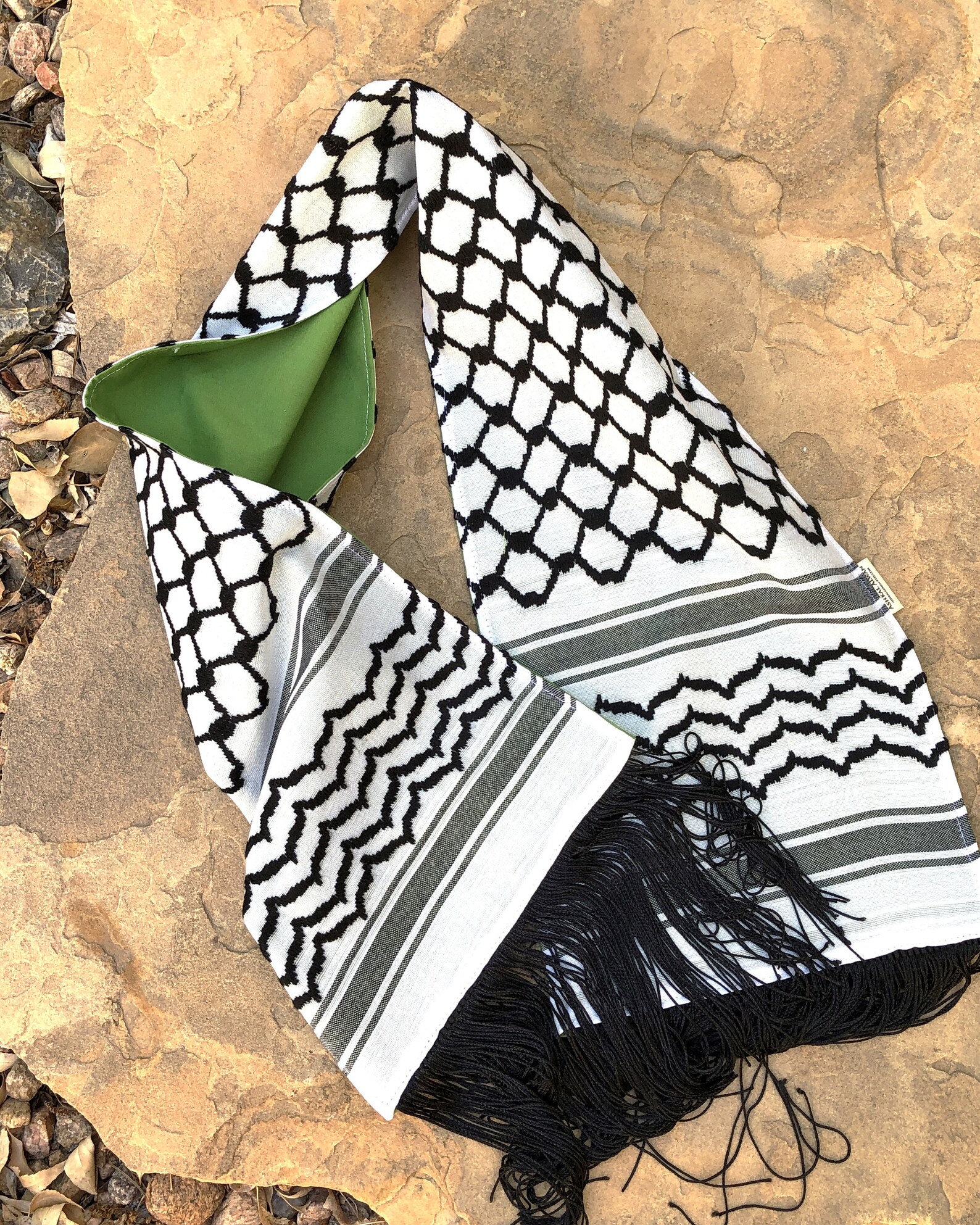 Middle Eastern Black and White Keffiyeh Scarf Shemagh Fringed Scarf ...