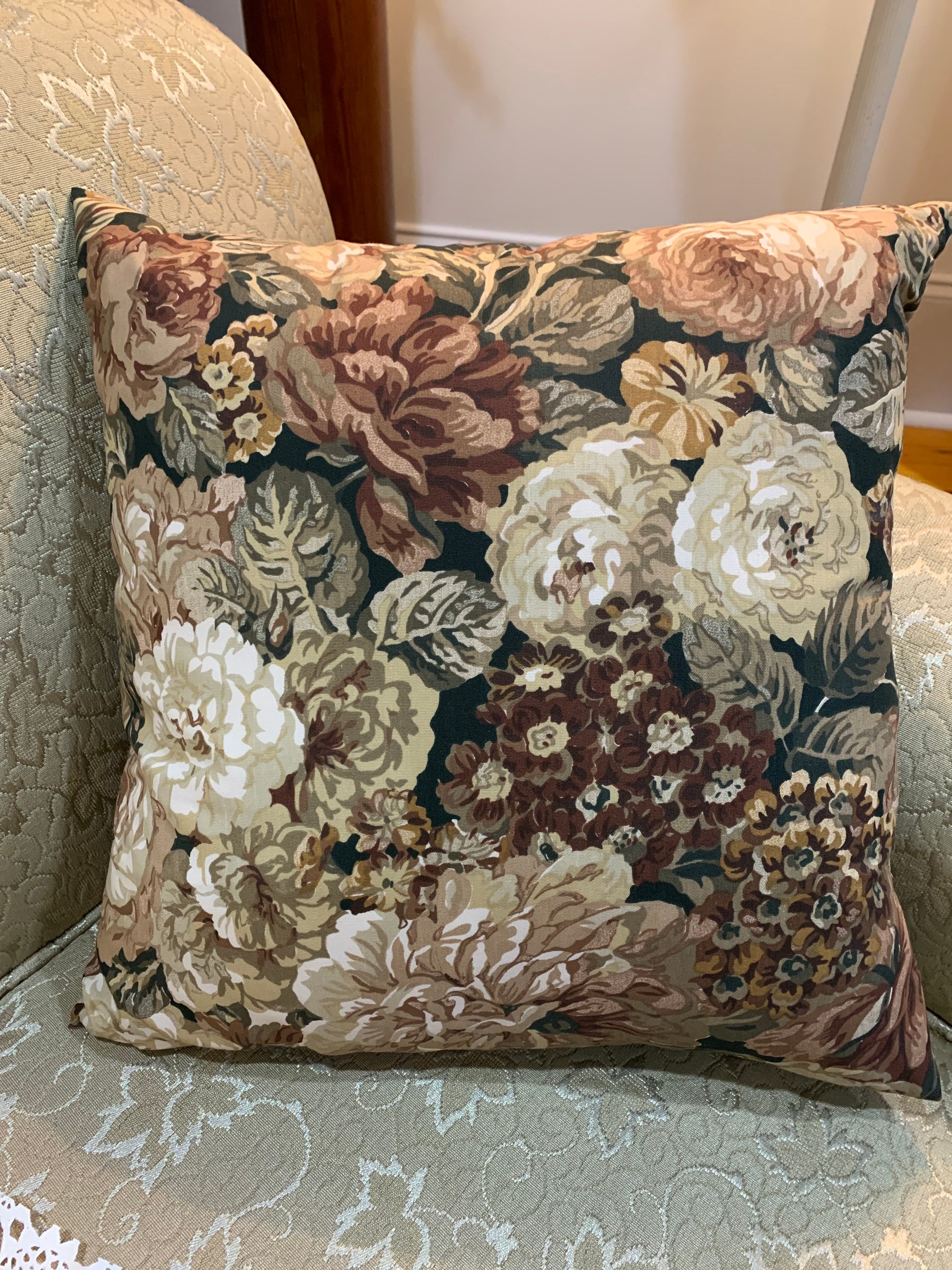 Floral throw pillow store