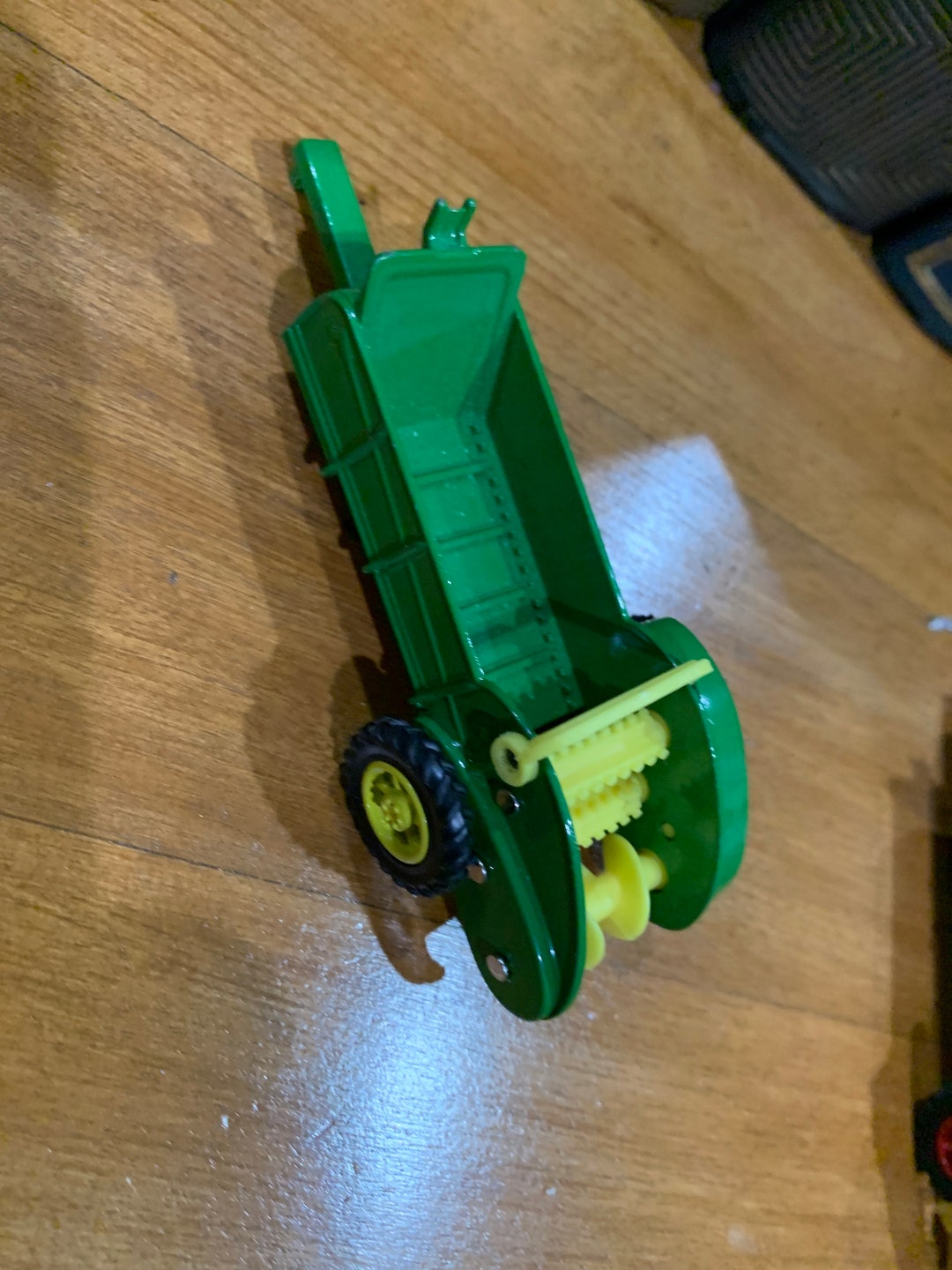 ERTL MANURE SPREADER Farm Equipment Toy Choose 1 - Green W Yellow ...