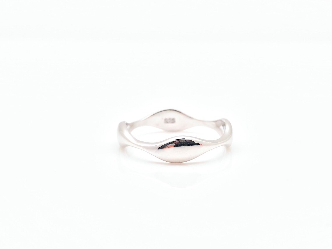 Wavy Silver Band Ring // Sterling Silver // Plain Silver Ring // Women ...