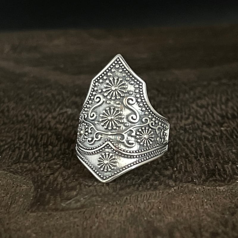 Shield Ring - Etsy