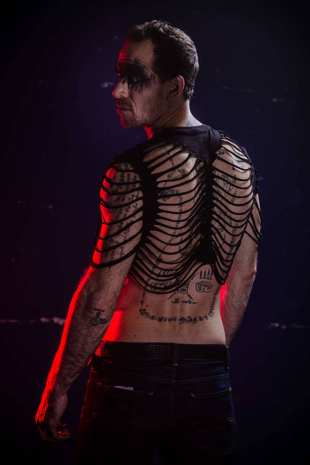 T-shirt Unisex Cut Out, CHAYTON - Etsy