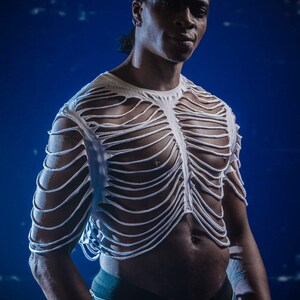 T-shirt Unisex Cut Out, CHAYTON - Etsy