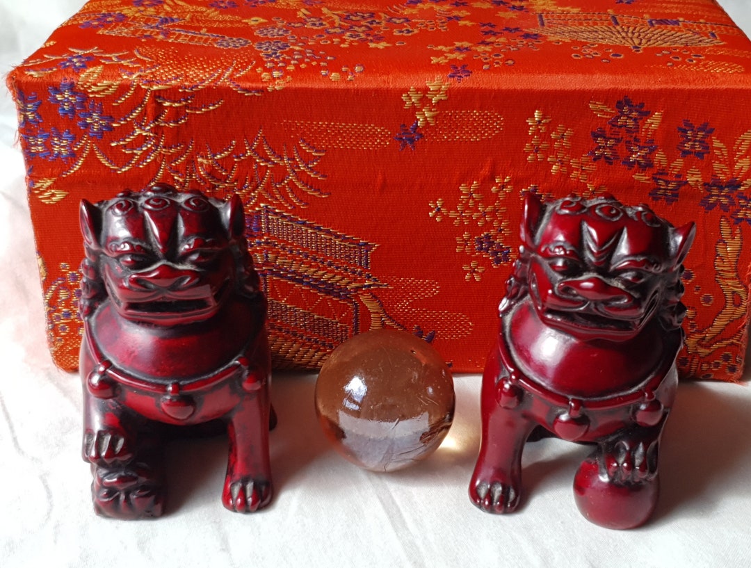 Vintage Pair of Red Resin Foo Dog Figures, Chinese Guardian Lion Home ...