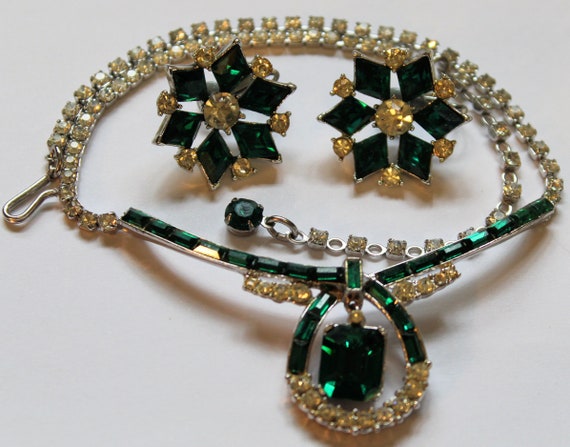 Vintage 1950 Emerald Green Rhinestone Drop Necklace A… Gem