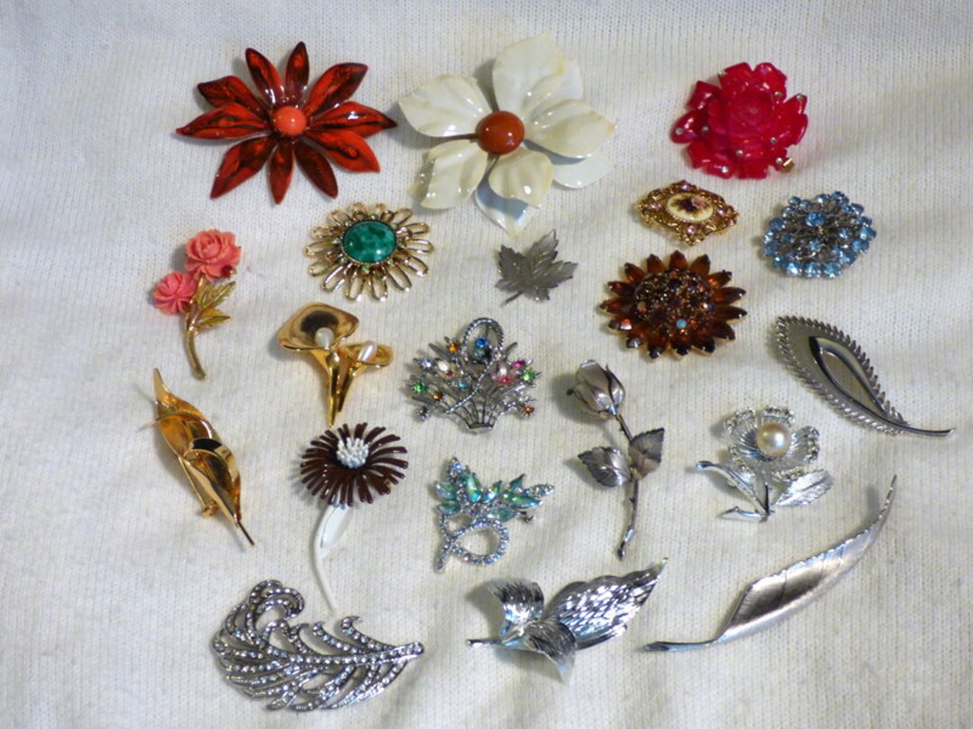Floral Lady's Pins (20) - Etsy