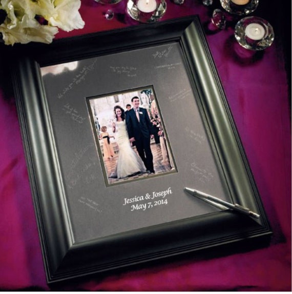 Wedding frame signature mat | Honestweddingadvice.com