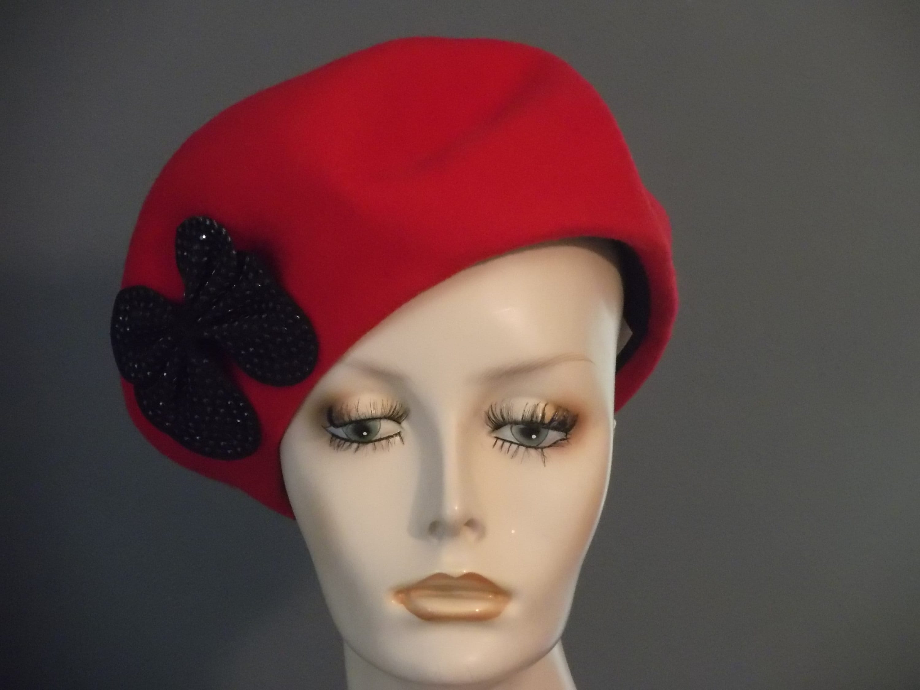 Red Felt Beret Hat Red Beret With Black Applique Red Toque - Etsy