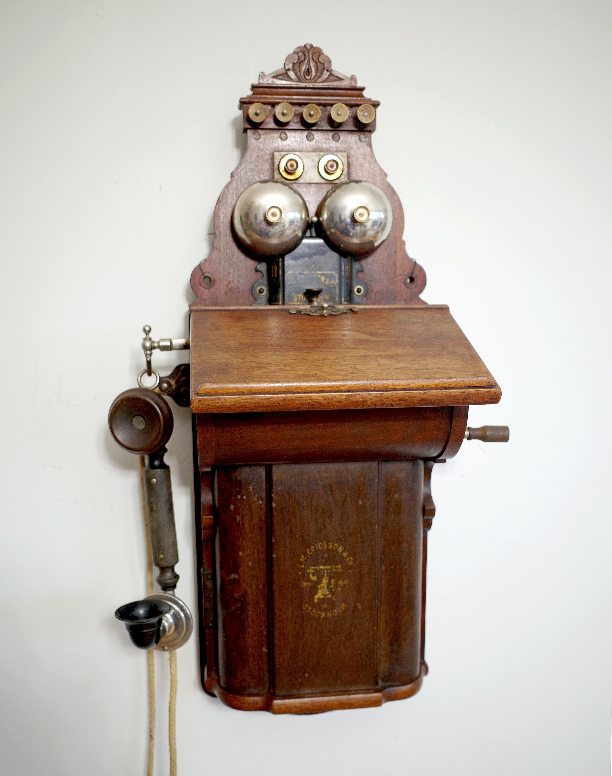 Telephone 1900