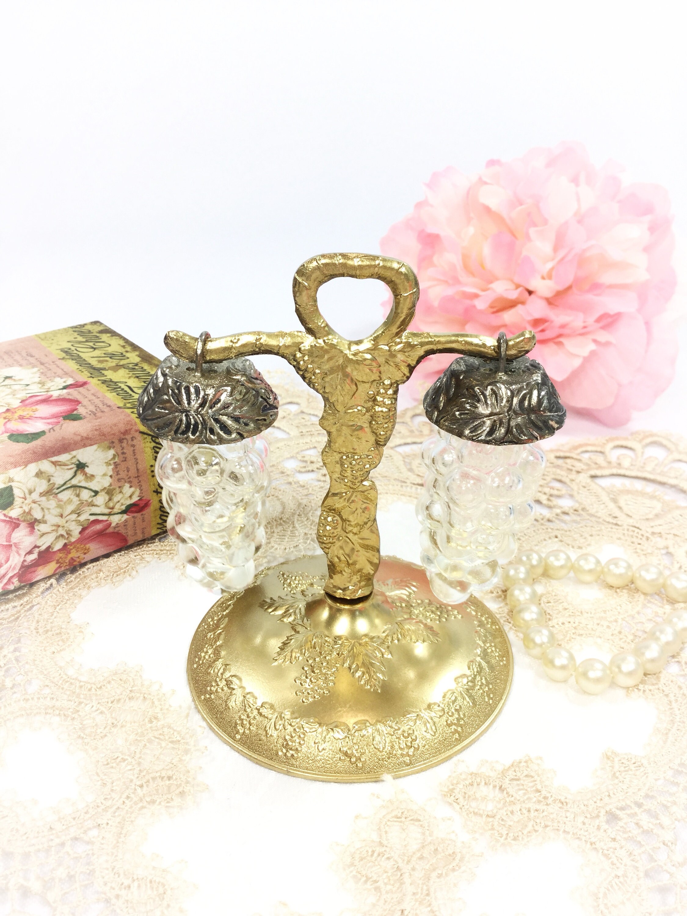 Gold Hanging Grapes Salt and Pepper Shaker, Romantic Setting ... Gold Hanging Grapes Salt and Pepper Shaker, Romantic Setting ...