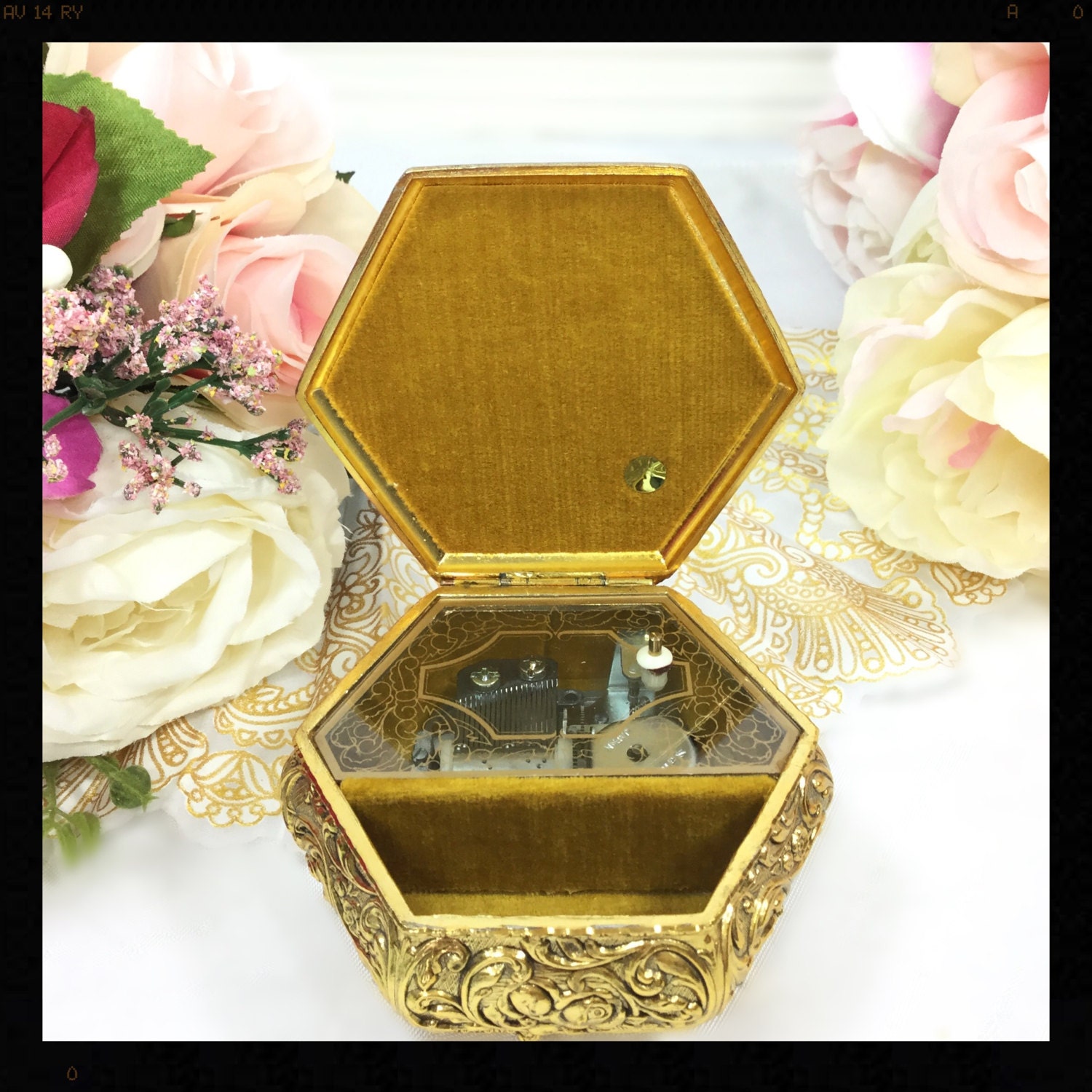 Sankyo Musical Victorian Satin Portrait Trinket Box, Victorian Musical ...