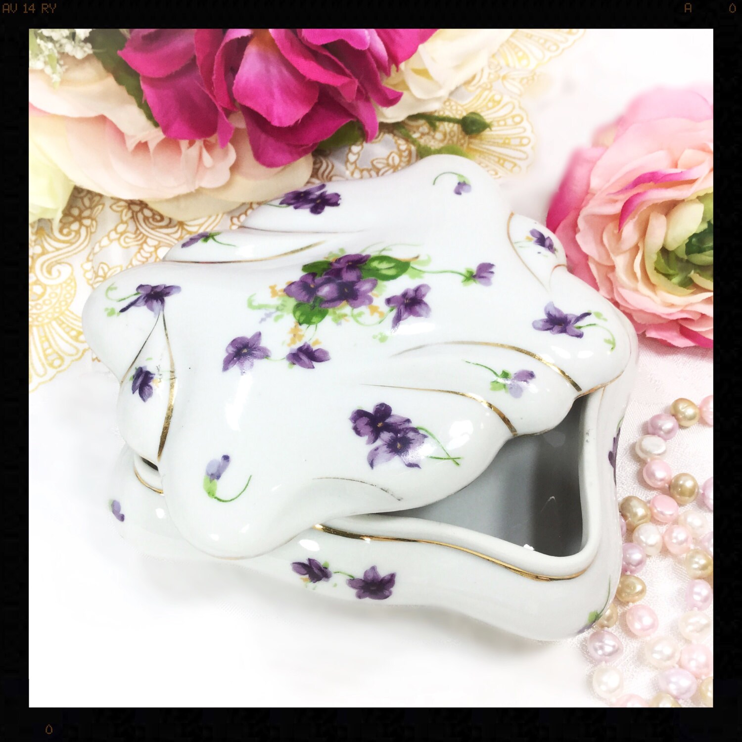 Saji Violets Gold Trim Trinket Jar, Violet Snuff Box, Violet Vanity Jar ...