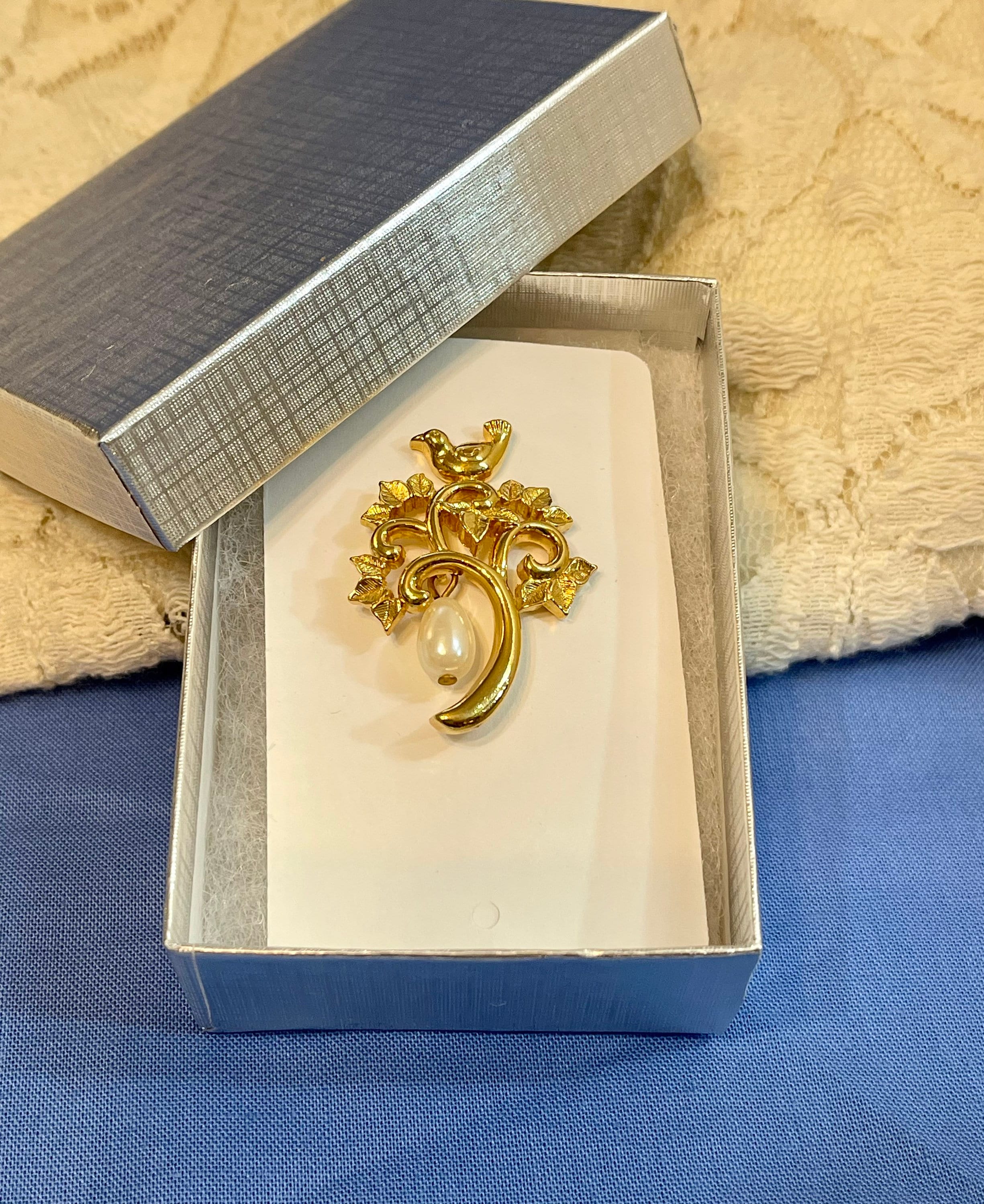 AVON Christmas Lapel Tac Pin. Partridge in a Pear Tree. the - Etsy
