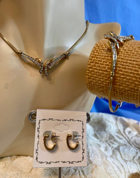 Vintage AVON Rhinestone Jewelry Set. Matching Necklac… - Gem