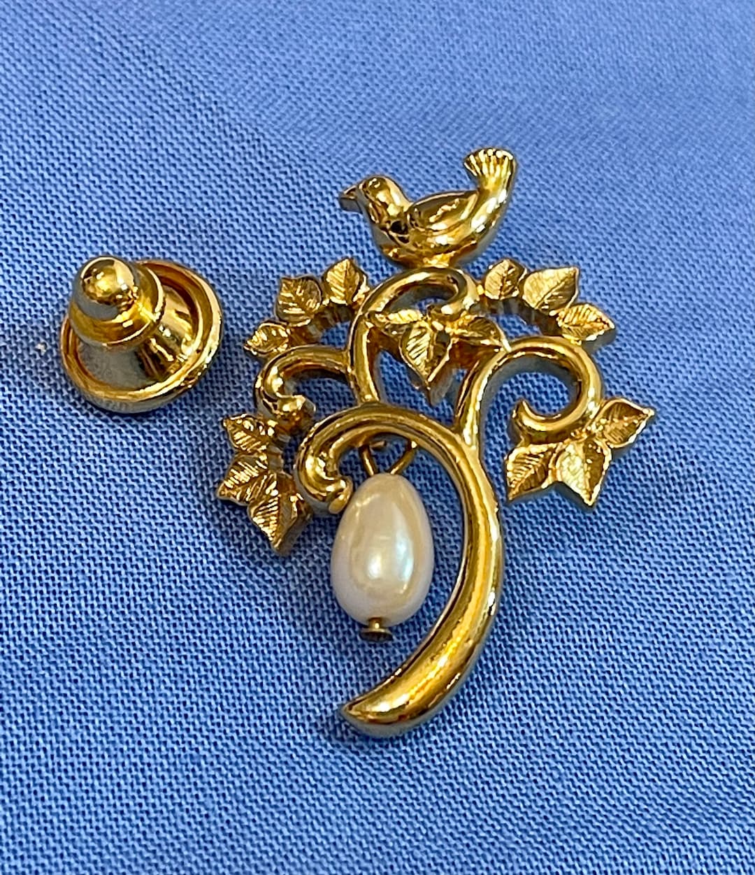 AVON Christmas Lapel Tac Pin. Partridge in a Pear Tree. “the First Day ...