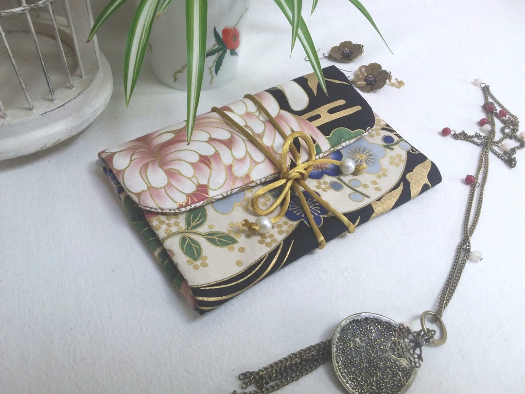 Jewelry Storage Pouch: a Foldable Case to Organize Your Jewelry at Home ...