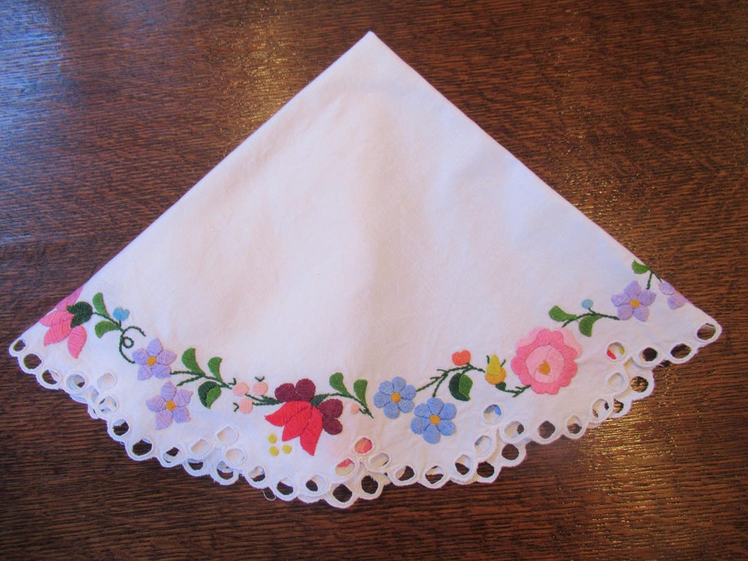 Vintage Round Hand Embroidered Floral Linen Tablecloth Center Piece ...