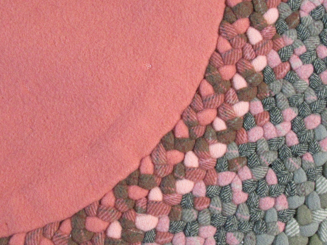 Vintage Round Wool Braided Rug W/ Hooked Rug Center Mama Pig - Etsy