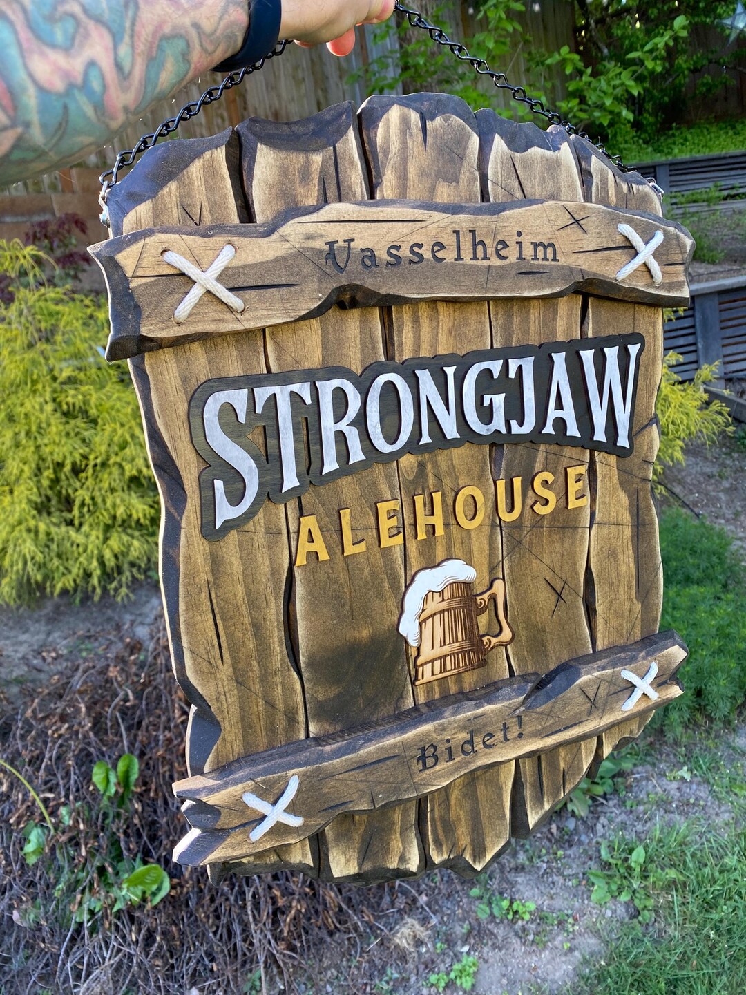 Strongjaw Alehouse Wood Sign | Crit Role Grog - Etsy