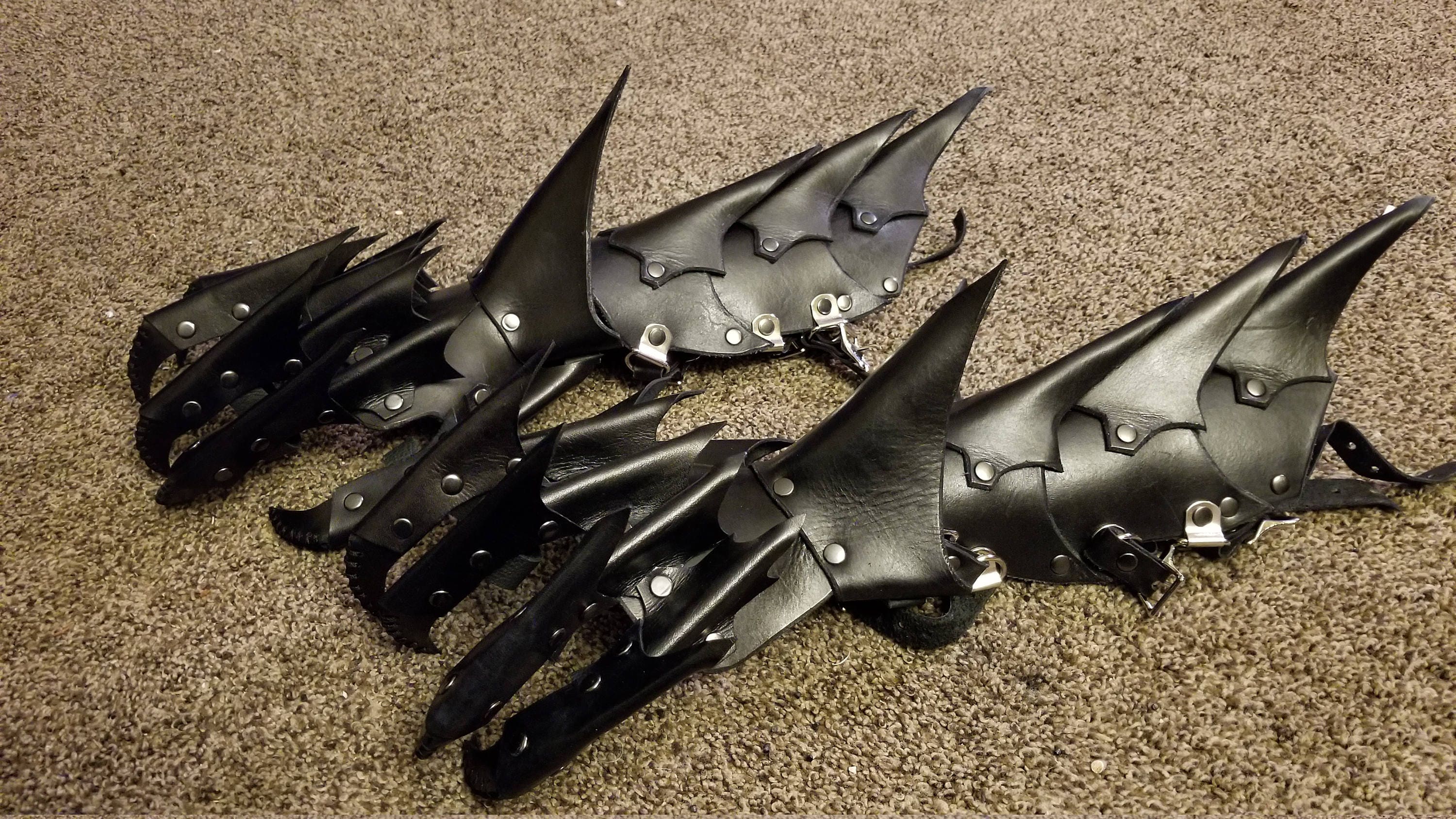 Claw Gauntlet Weapon