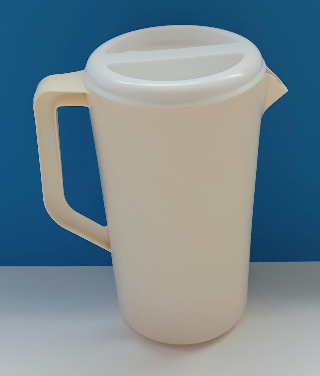Vintage Cream Rubbermaid Pitcher: Retro Kitchen Drinkware - Etsy