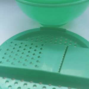 Vintage Tupperware Jadeite Green Plastic Colander With Cheese Grater ...