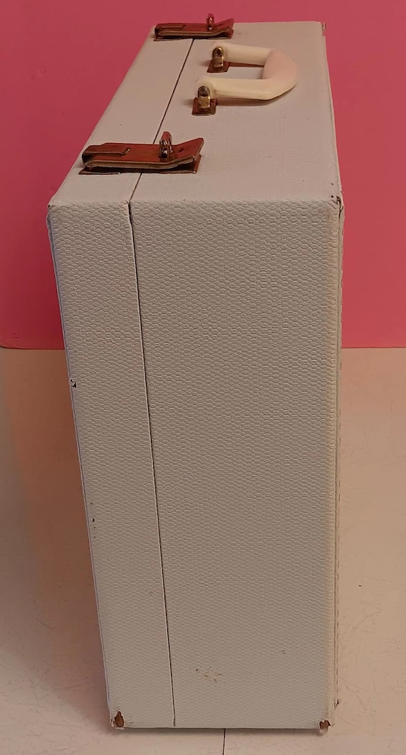 Vintage White Hard Shell Roberts Beauty School Suitca… - Gem
