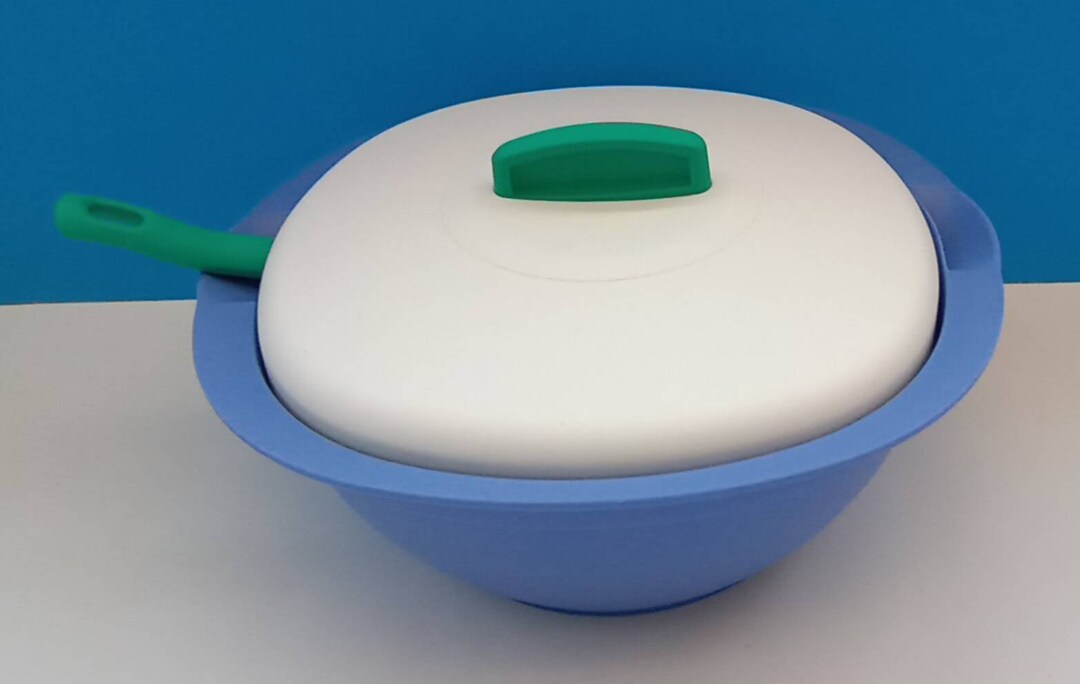 Vintage Plastic Tupperware Legacy 7 1/2 Cup Covered Soup Bowl Tureen ...