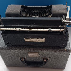 Vintage Underwood Leader Portable Typewriter With Carry Case - Etsy