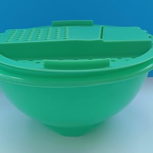 Vintage Tupperware Jadeite Green Plastic Colander With Cheese Grater ...