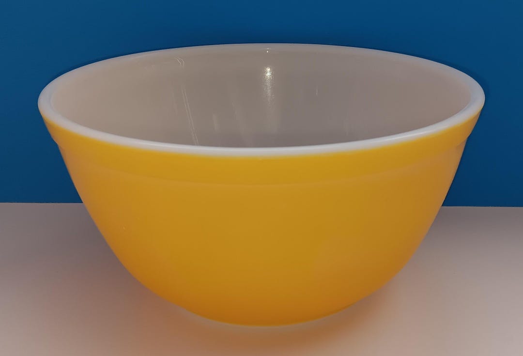 Vintage Yellow Pyrex Mixing Bowl: Collectible Kitchenware #402 (1.5 ...