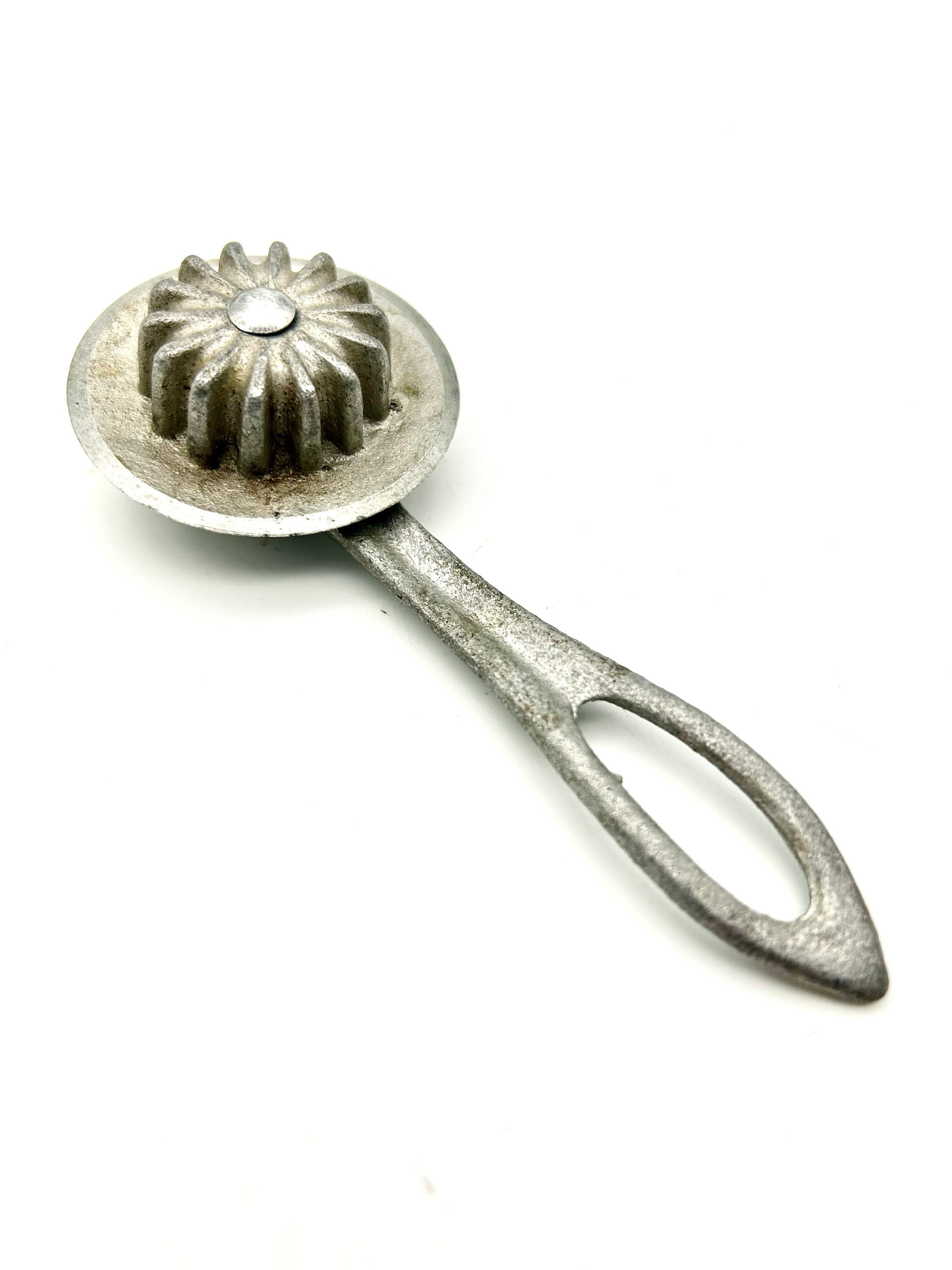 Vintage Pastry Cutter 1950s - Etsy