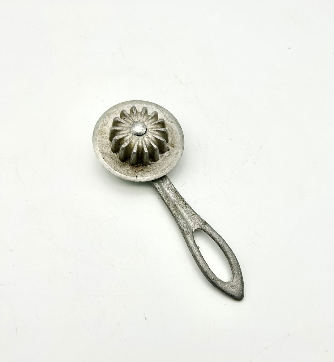 Vintage Pastry Cutter 1950s - Etsy