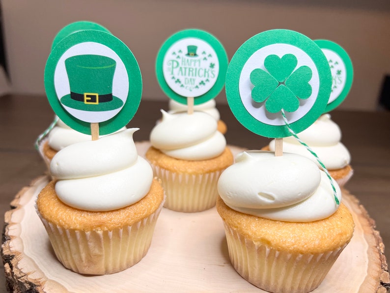 St. Patrick's Day Cupcake Toppers / Clover Cupcake Toppers / St ...