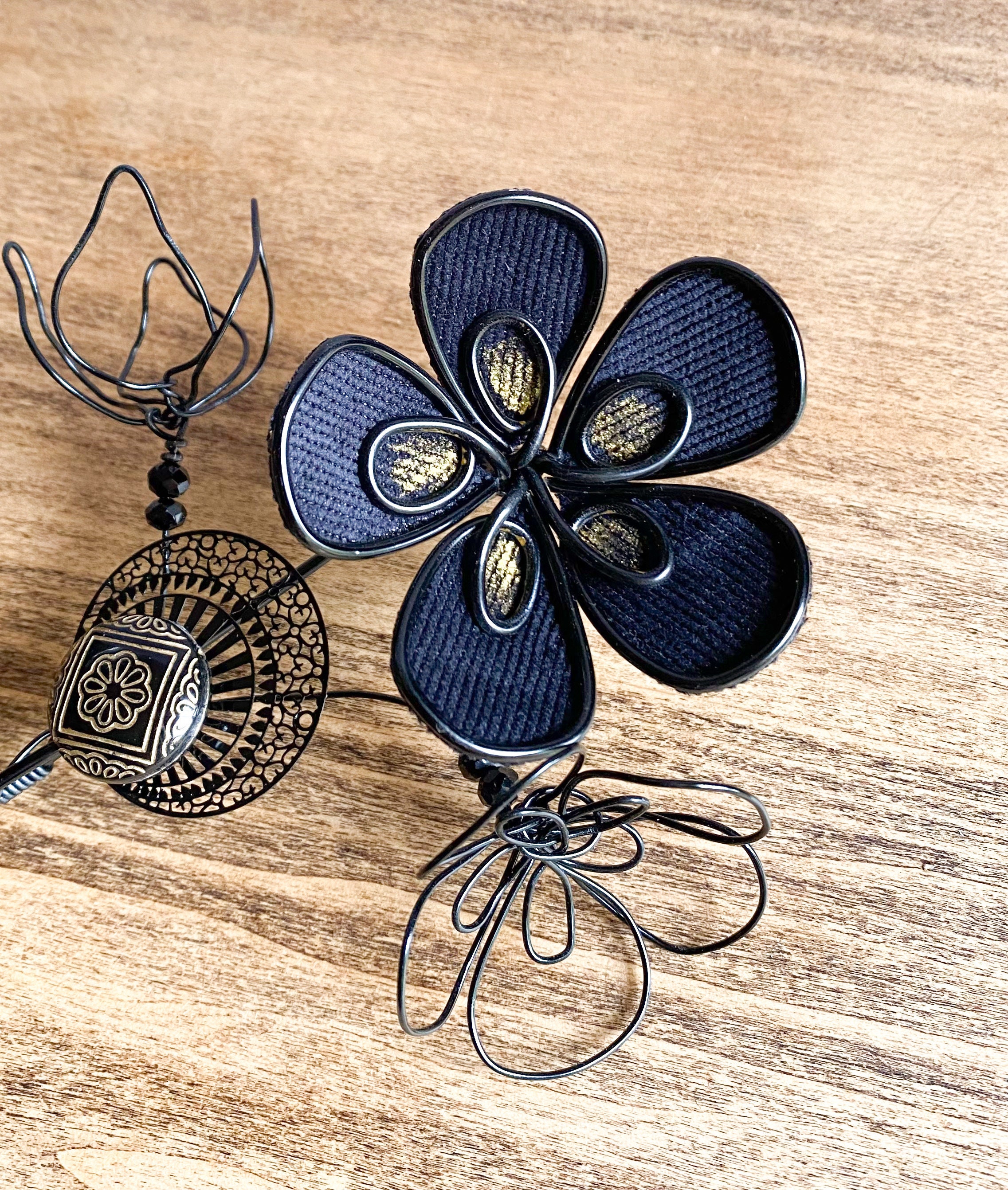Handmade Art Deco Inspired Wire Flower Posy Black and Gold Tones 23cm ...