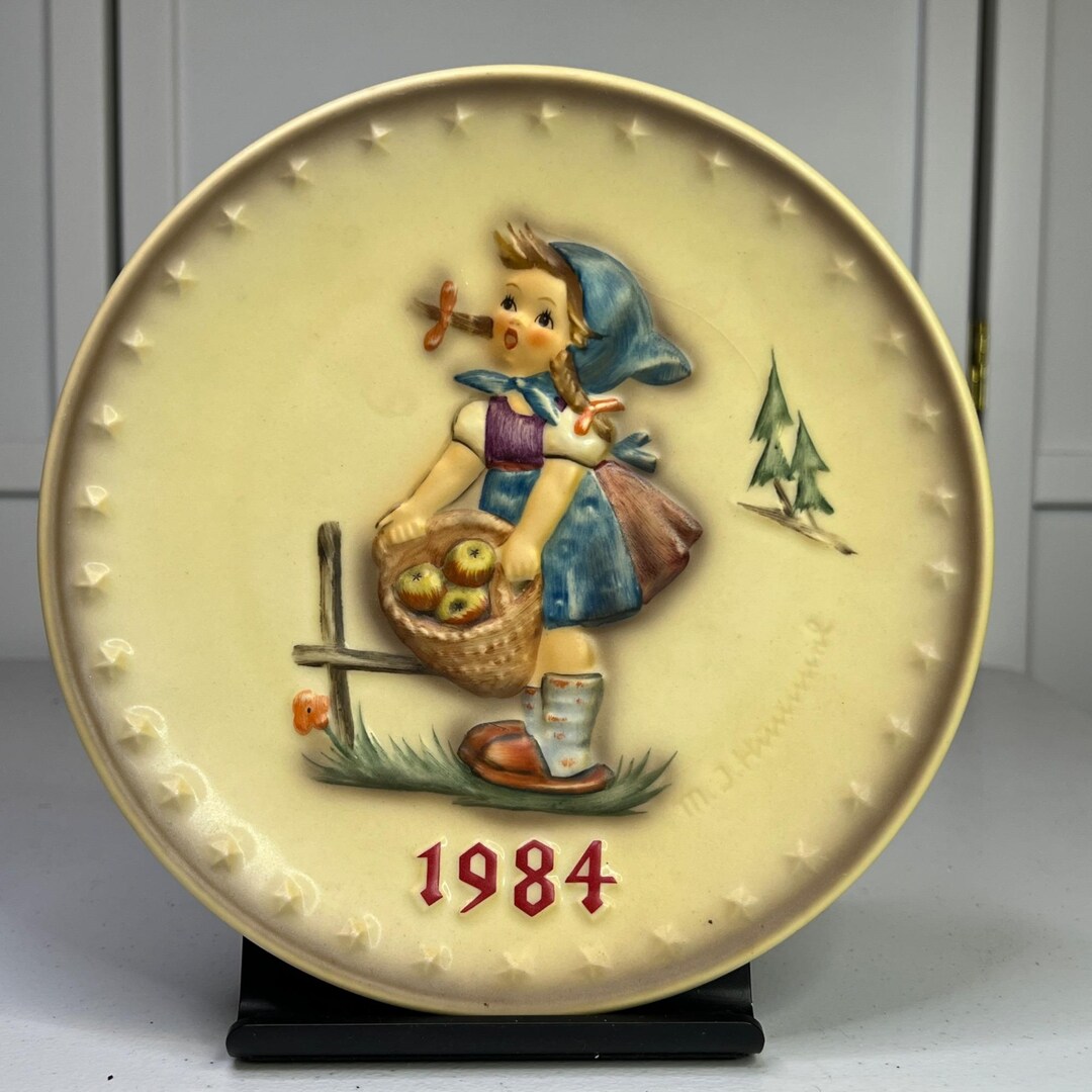 M.J. Hummel 1984 Annual Collectible Plate "little Helper" 14th Edition ...