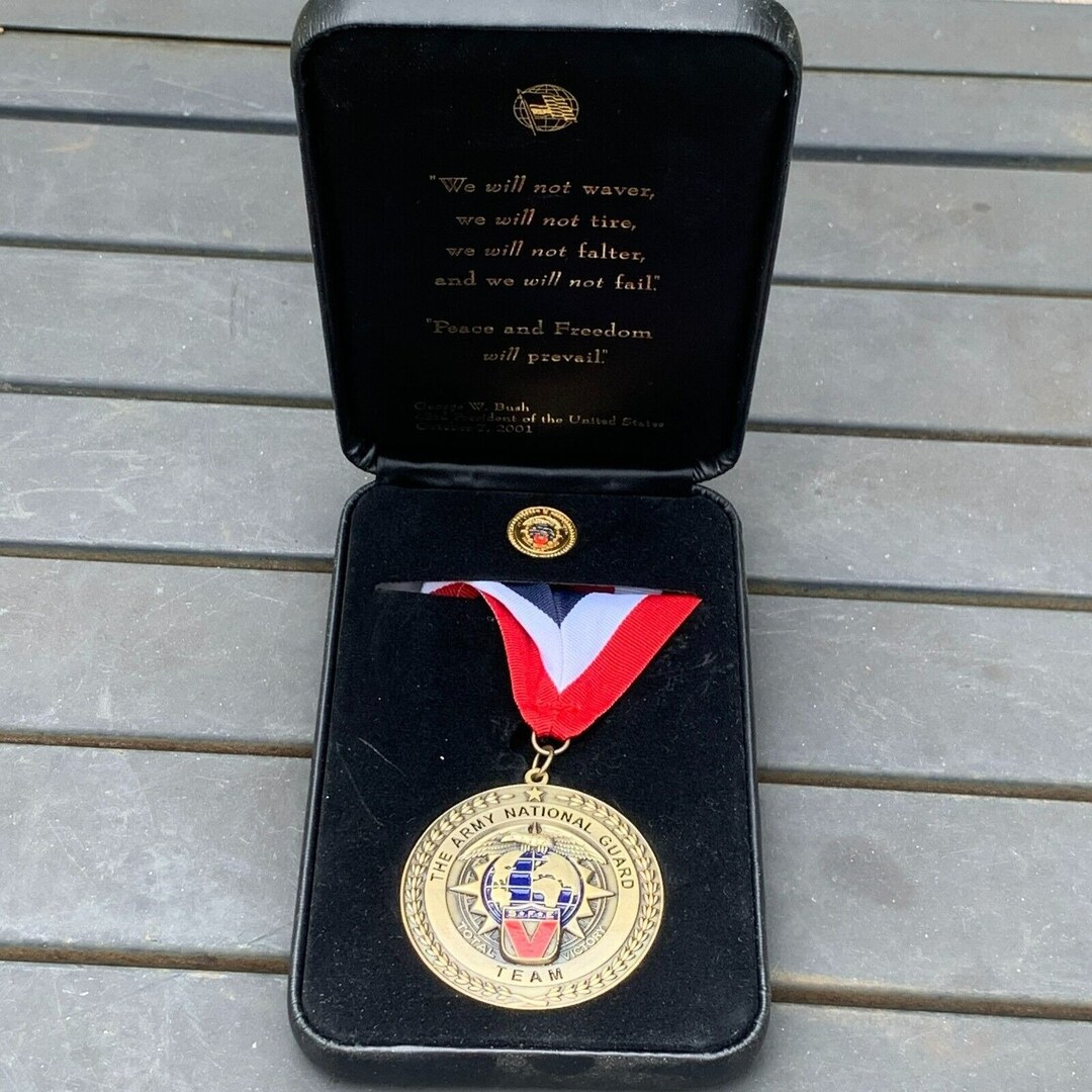 The Army National Guard Team Award Medal & Pin With Case - Etsy