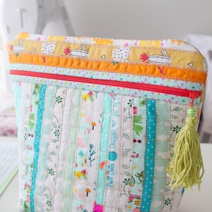 Quilted Toiletry Bag Pattern With Selvage Fabric, Diy Toiletry Bag ...