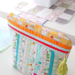 Quilted Toiletry Bag Pattern With Selvage Fabric, Diy Toiletry Bag ...