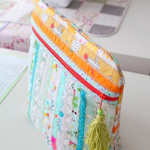 Quilted Toiletry Bag Pattern With Selvage Fabric, Diy Toiletry Bag ...