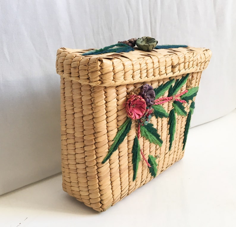 Vintage Floral Straw Box // Embroidered Flowers W/ Raffia & - Etsy