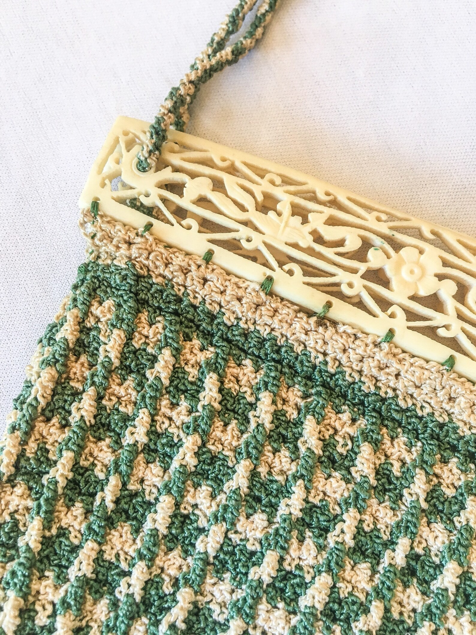 1910 - 1920s Carved Bone Purse / Ecru Vintage Silk Crocheted Knit Purse ...