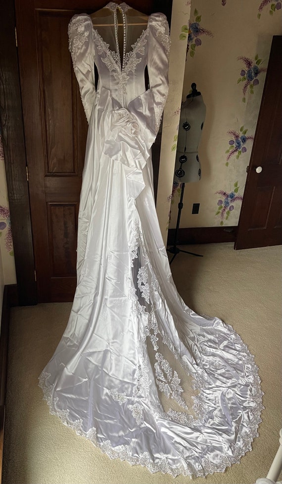 1980s white wedding dress with large back bow and veil - Gem