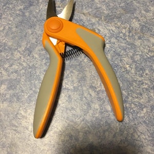 Fiskars Softouch Fabric Scissors, Shears; Spring Easy Action Rag ...