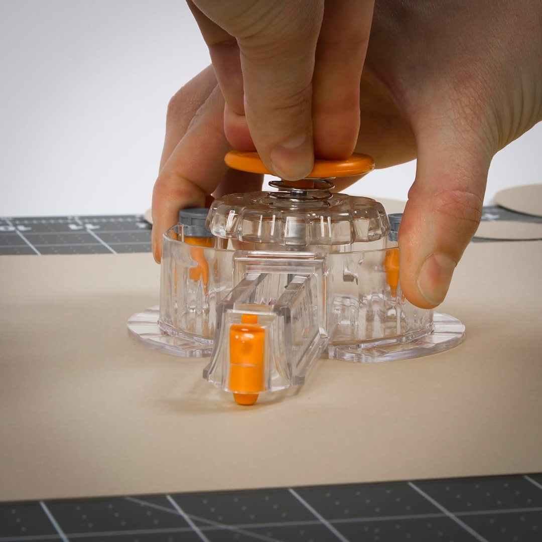 Fiskars Circle Cutter, 1" to 8” Cut Length, With 3 Replacement Blades ...